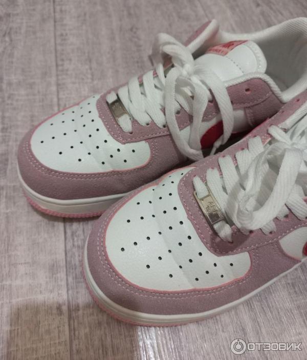 Отзыв о Кроссовки женские Nike Air Force | За такую цену вполне нормальные!